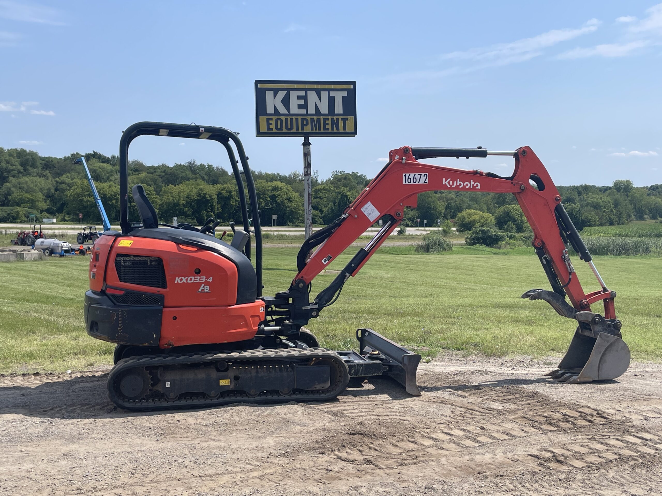 Excavator - KX033 10'5" 8k w/ Thumb - Kent Equipment